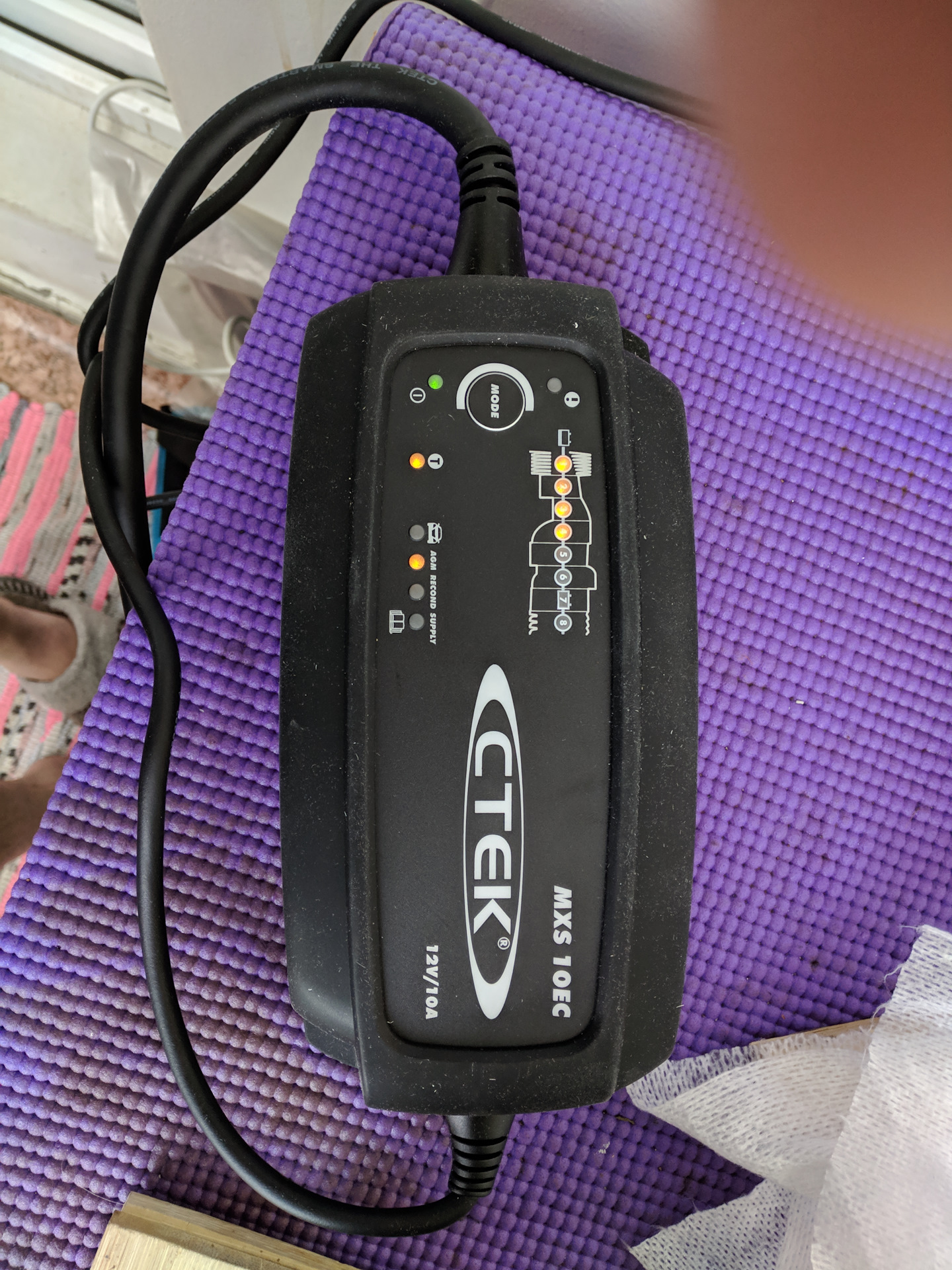 Зарядка пускового аккумулятора — Volvo XC90 (2G), 2 л, 2016 года ...