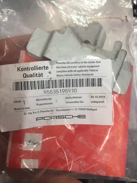 95535195910 РЕМКОМПЛЕКТ ТОРМОЗНОГО СУППОРТА (ТЯГА, ПРУЖИНА, ВИНТ) VAG ...