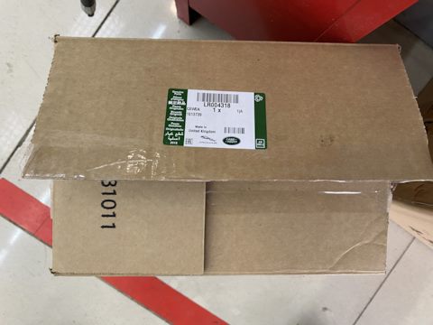 LR004318 Соединение выпуска воды Jaguar Land Rover | Запчасти на DRIVE2