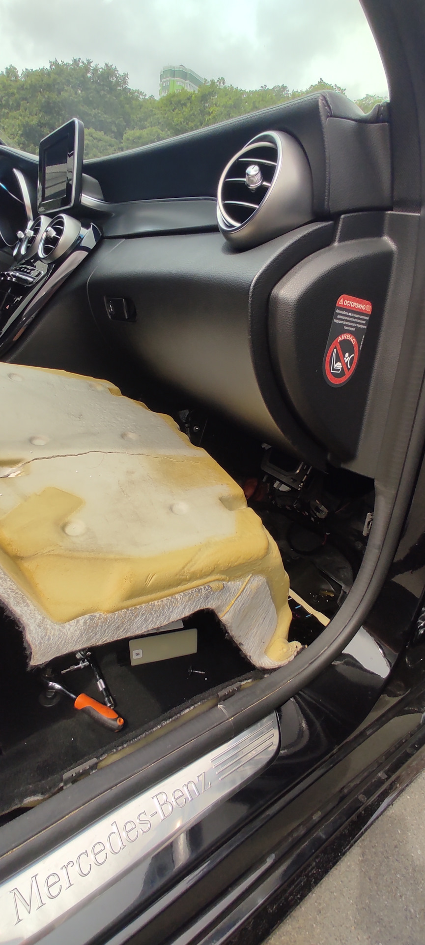 Замена резервного аккумулятора W205 — Mercedes-Benz C-Class (W205), 1,6 л, 2014 года | своими ...