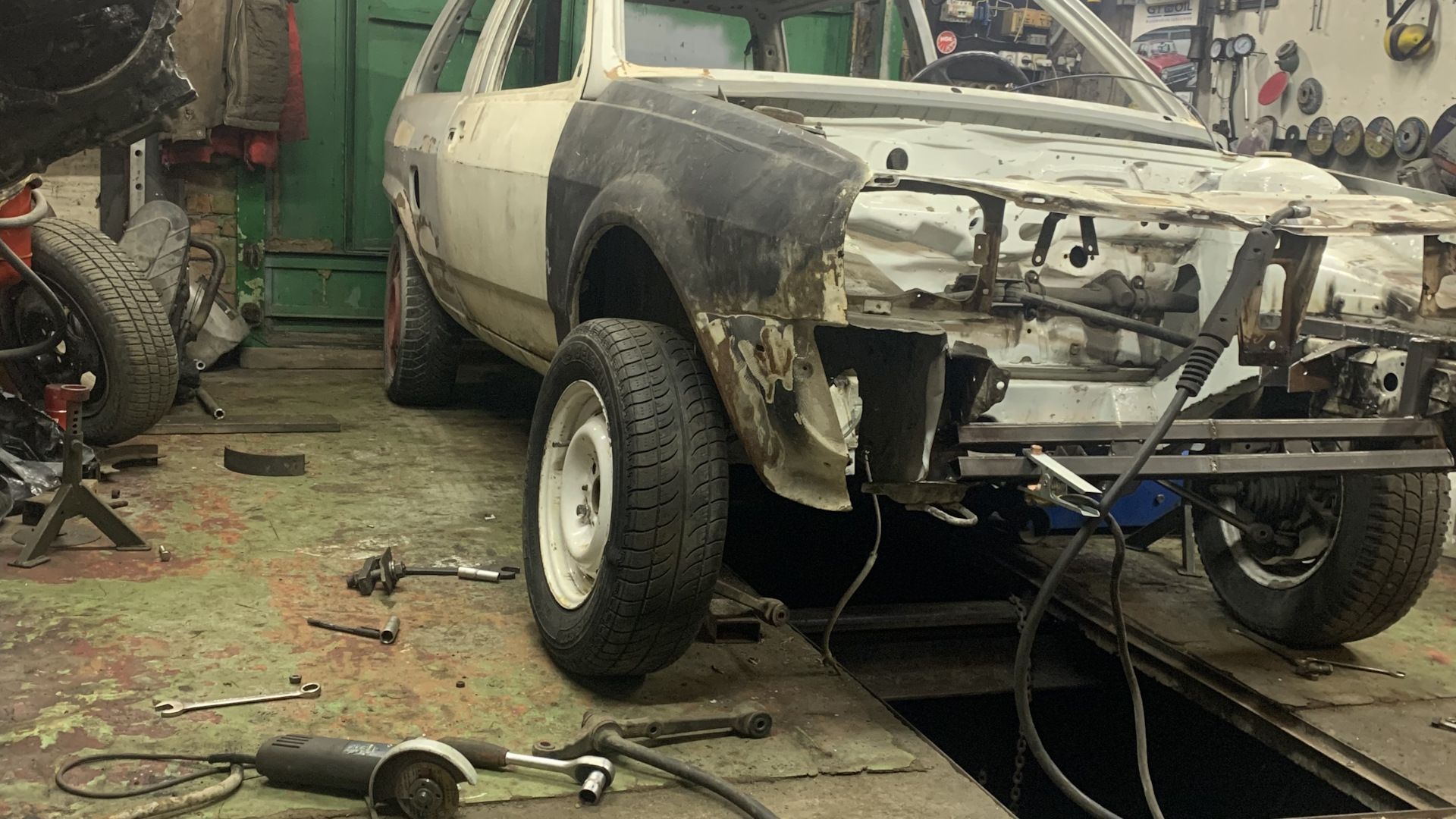 Volkswagen Polo Hatchback Mk2 1.0 бензиновый 1983 | GL1 на DRIVE2