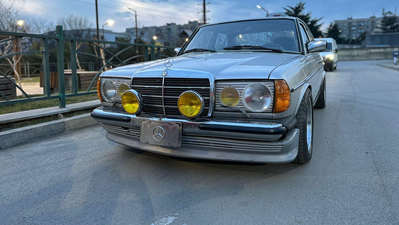 Mercedes-Benz W123 3.8 бензиновый 1983 | M117 V8 AMG на DRIVE2