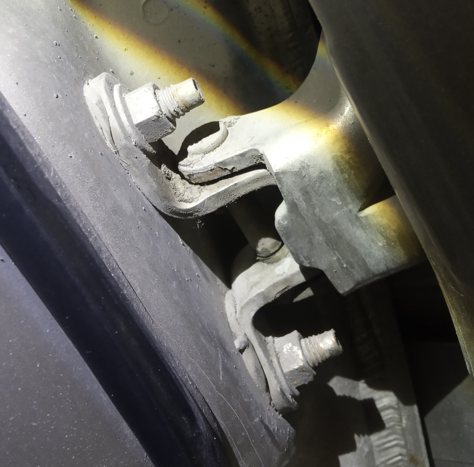 Ремонт петли водительской двери. — Nissan Primera (P12), 1,8 л, 2003 ...