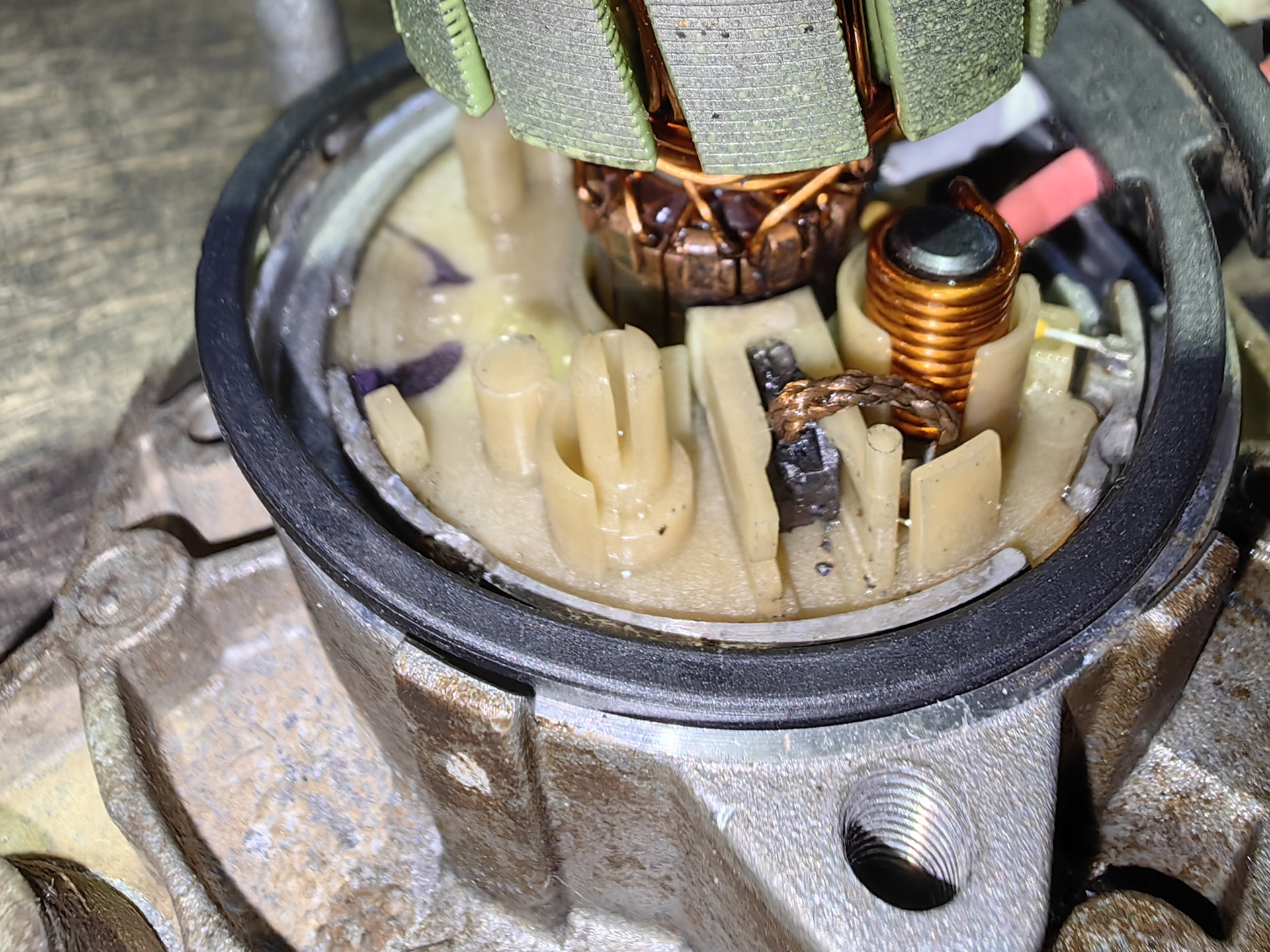 Подох вакуумный насос — Jeep Wrangler (JK), 3,6 л, 2012 года | своими ...