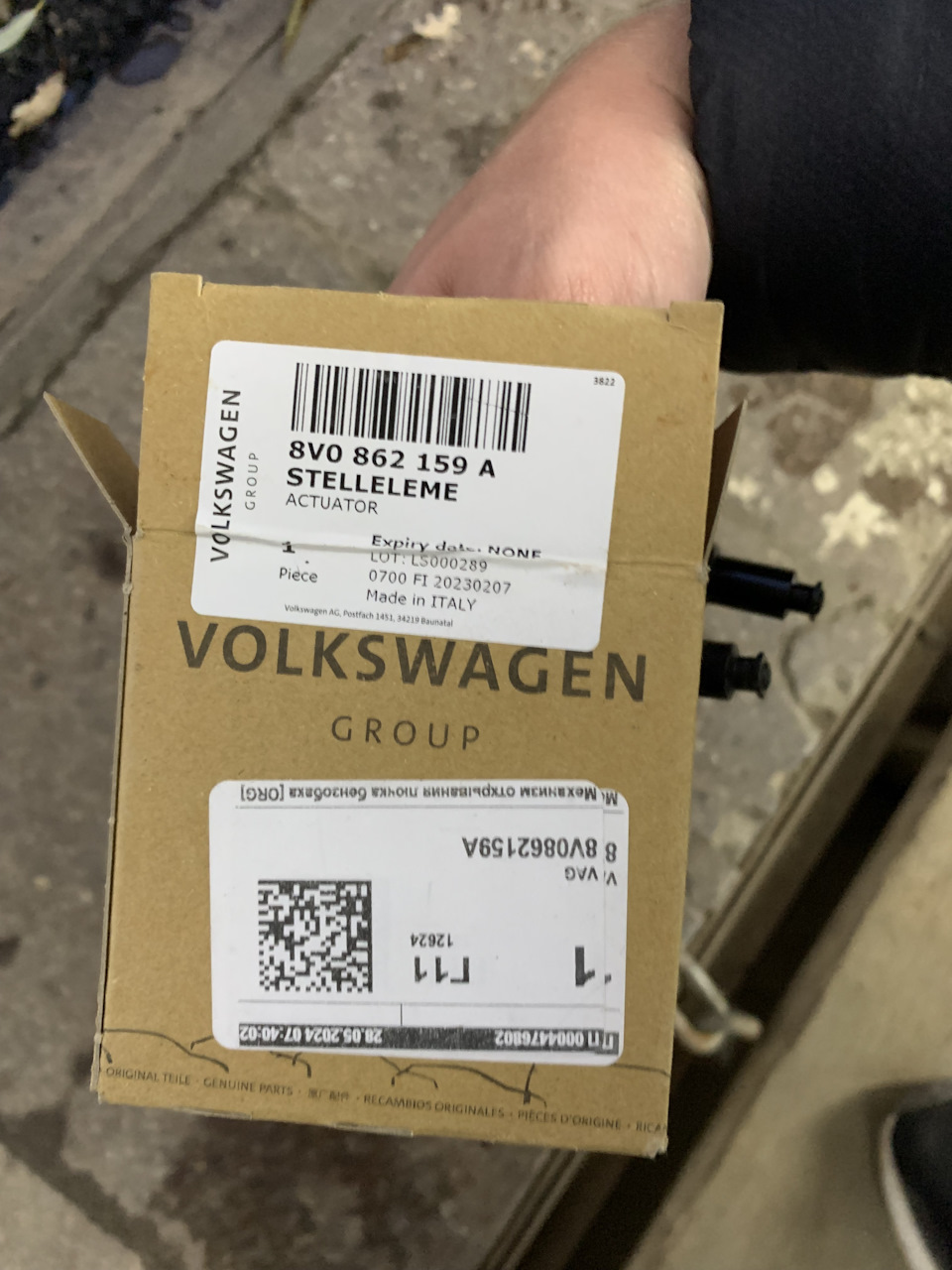 8V0862159A Механизм открывания лючка бензобака VAG | Запчасти на DRIVE2