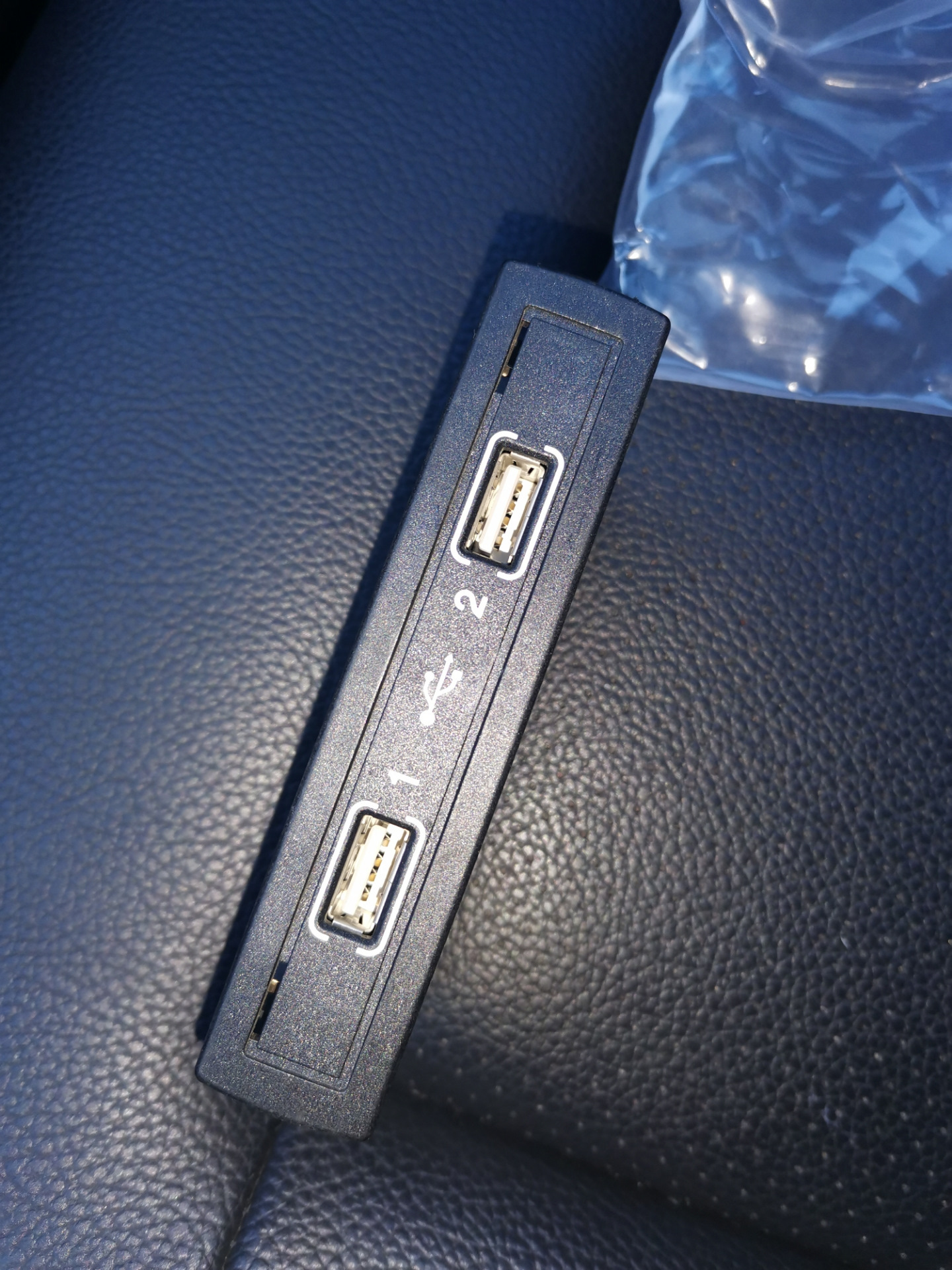 Usb разъемы A1728202826 — Mercedes-Benz E-Class (W212), 2 л, 2015 года ...