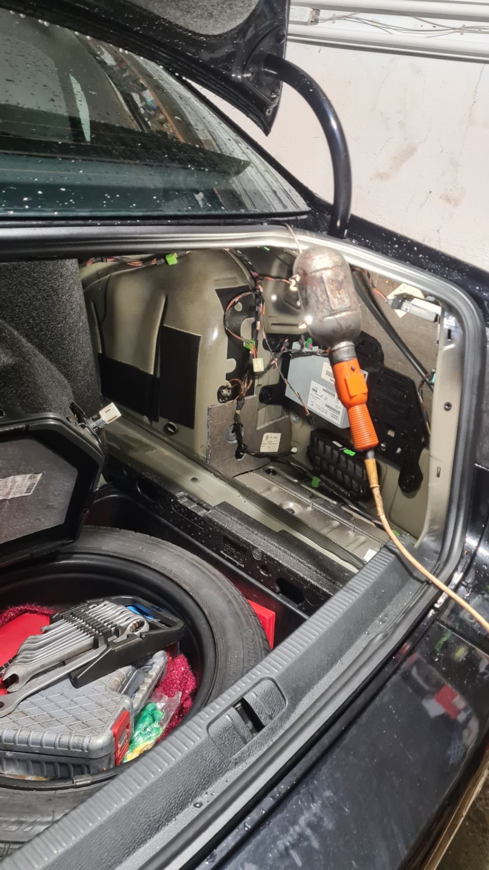 Лючок бензобака — Volkswagen Passat B6, 2 л, 2008 года | своими руками ...