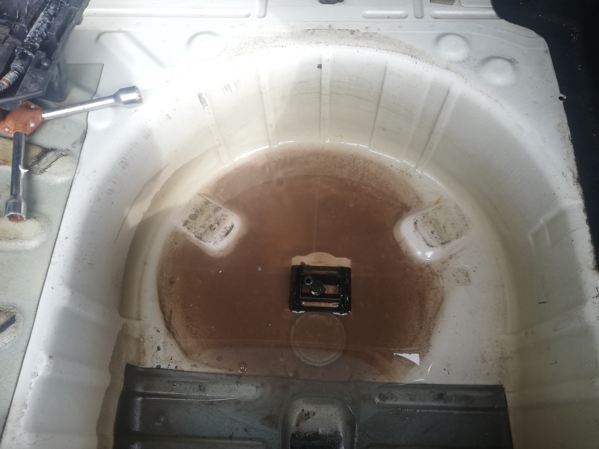 🚧 Море — Море. Неожиданно. Вода в отсеке запаски? 🤨 — Peugeot 308 (1G ...