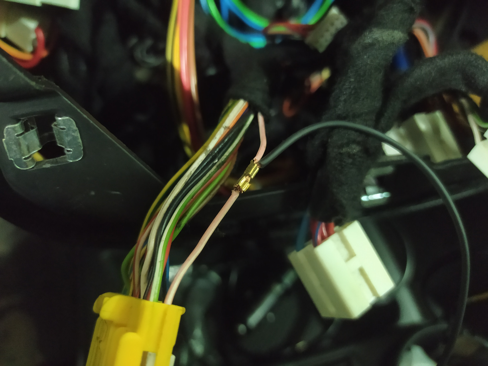 Установка датчика солнечной радиации — Lada Granta, 1,6 л, 2018 года ...