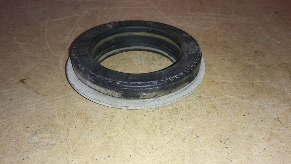 Разобрал опорный подшипник — Volkswagen Jetta V, 1,6 л, 2008 года ...