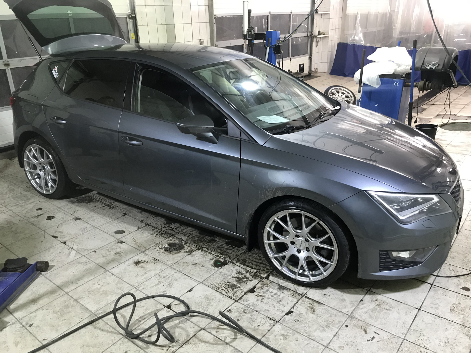 Audi Dynamic R18 — SEAT Leon FR (Mk3), 1,8 л, 2014 года | колёсные ...