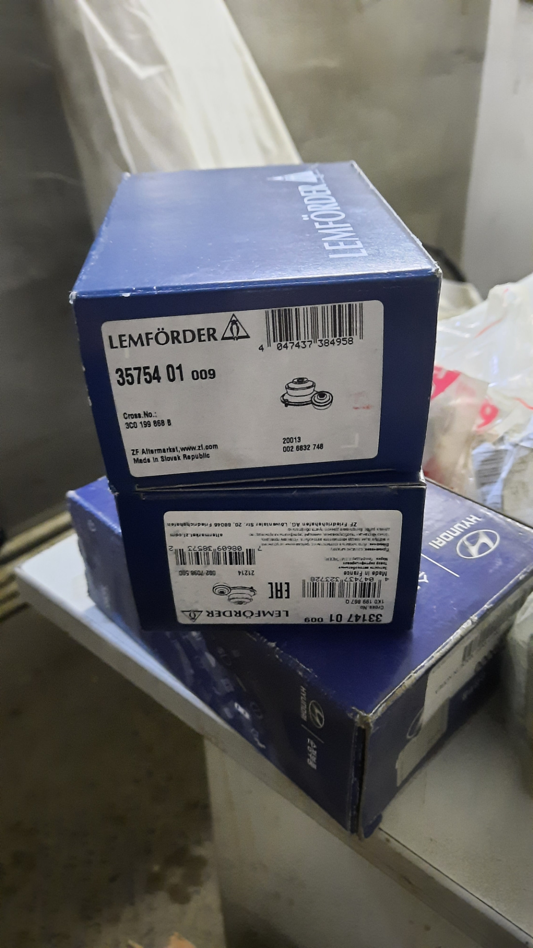 Замена подушки двигателя — Volkswagen Passat B6, 2 л, 2006 года | визит ...