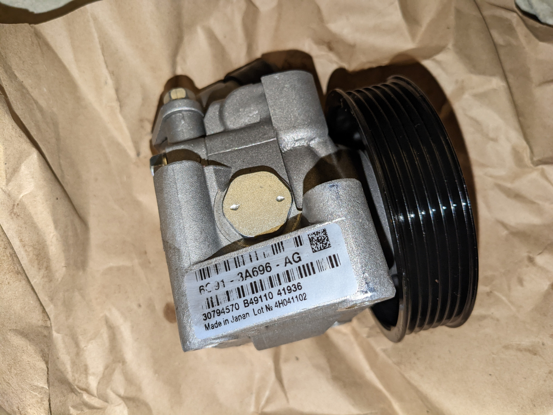 Замена шкива, опоры двигателя пр, насоса ГУР, расшир.бачка — DRIVE2