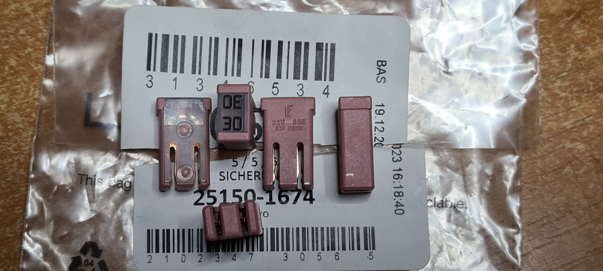 Предохранитель — Volvo XC90 (2G), 2 л, 2016 года | запчасти | DRIVE2