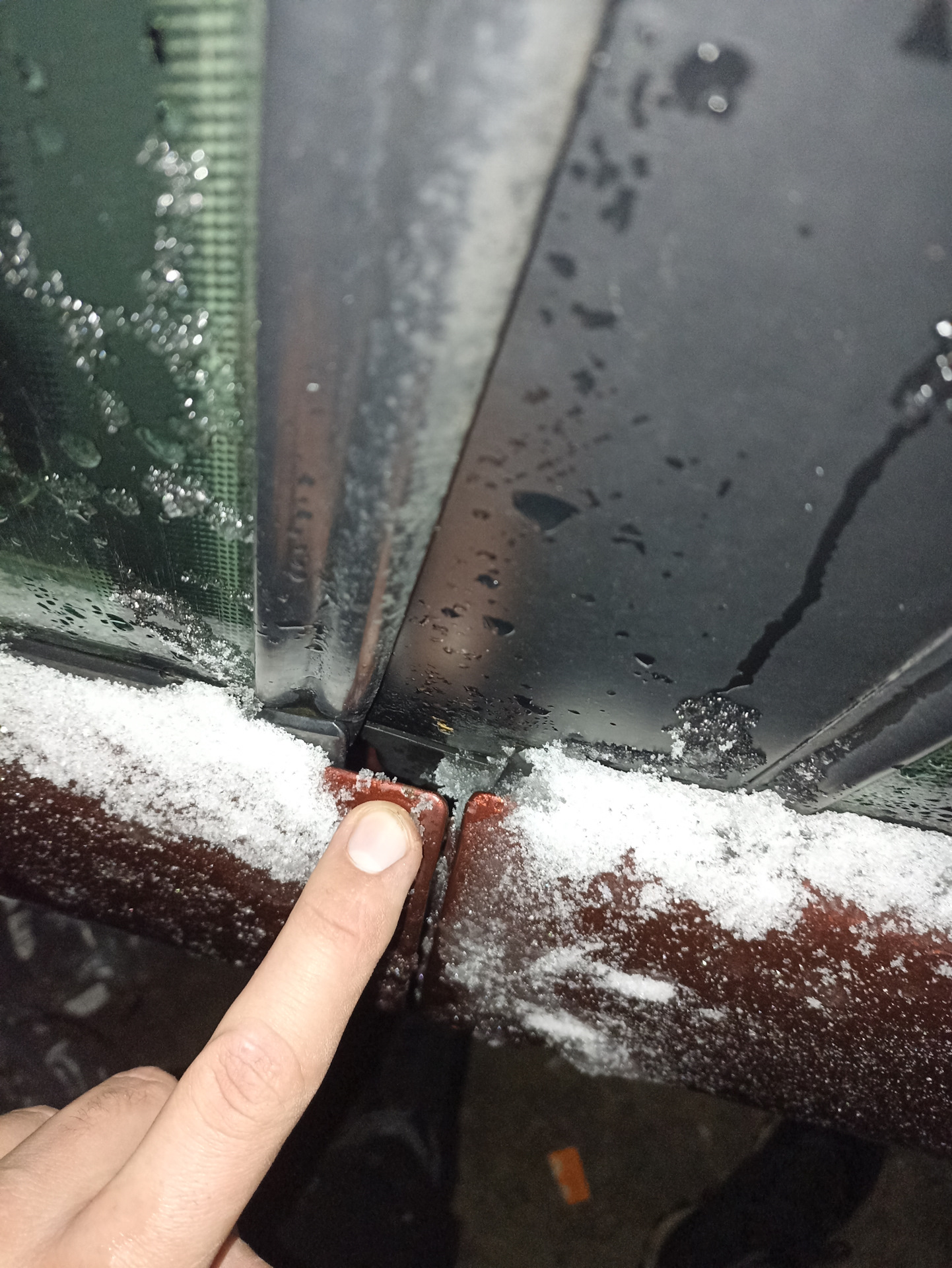 Снег попадает в салон — Audi 100 (C4), 2,3 л, 1992 года | помощь на ...