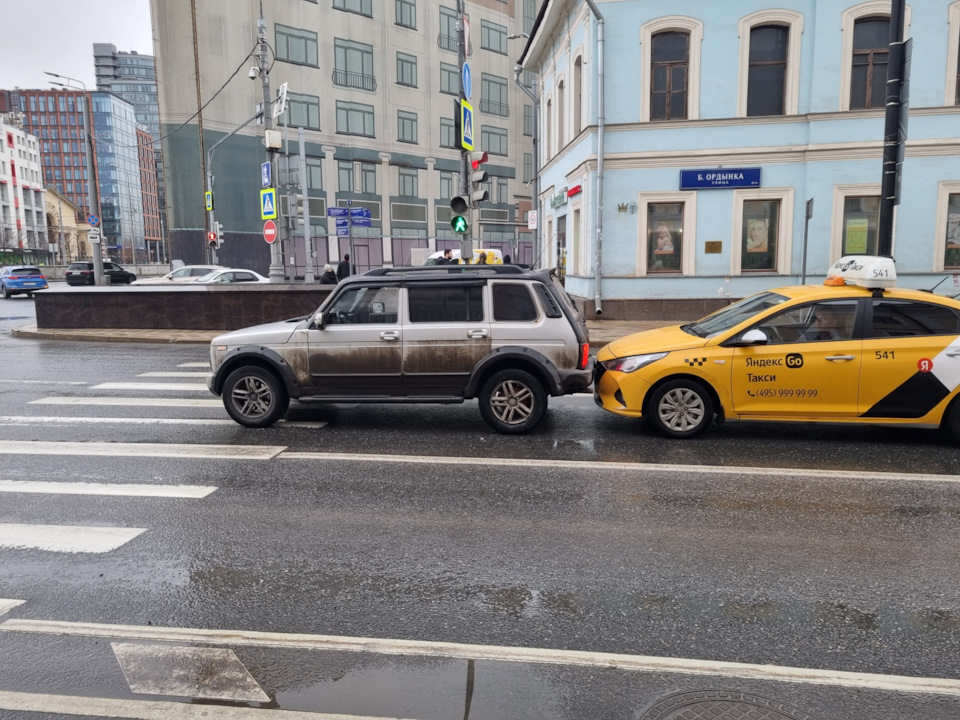 Печаль Изменения в ПДД в части проезда перекрёстков на желтый сигнал