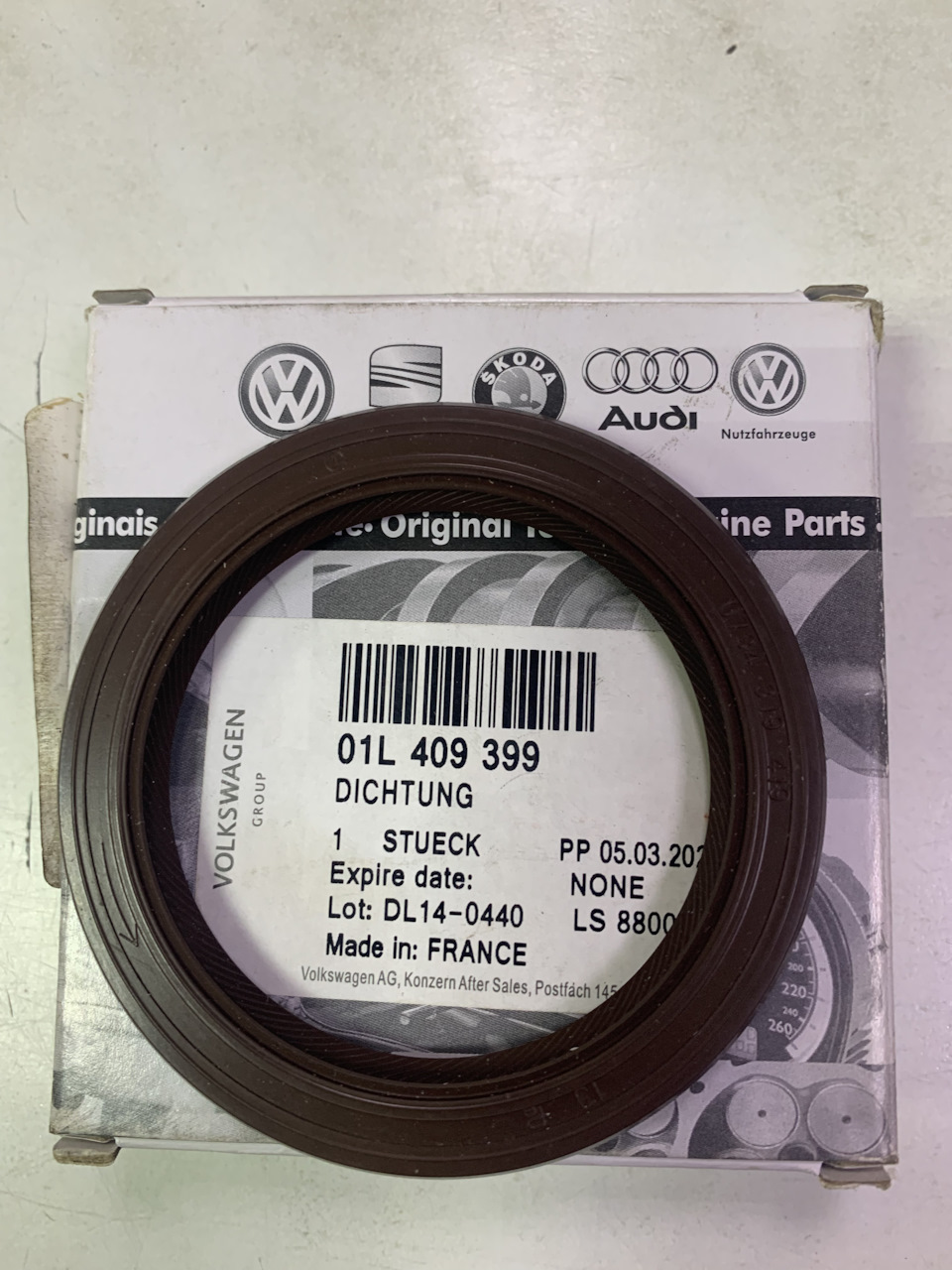 01L409399 Сальник полуоси левый КПП / VAG | Запчасти на DRIVE2