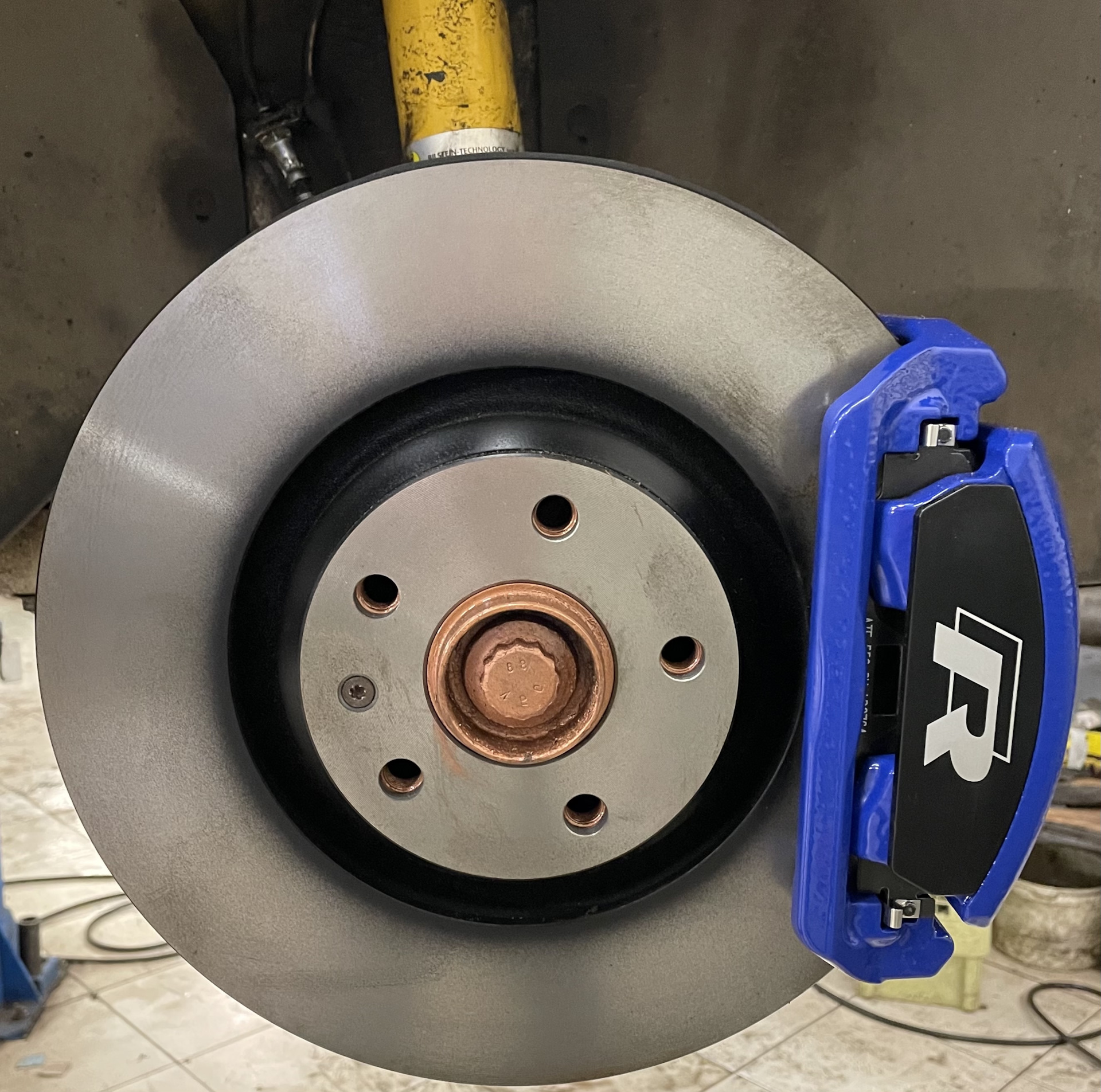 Передние Тормоза от Golf R MK7 340mm — Volkswagen Touran (1G), 2 л ...