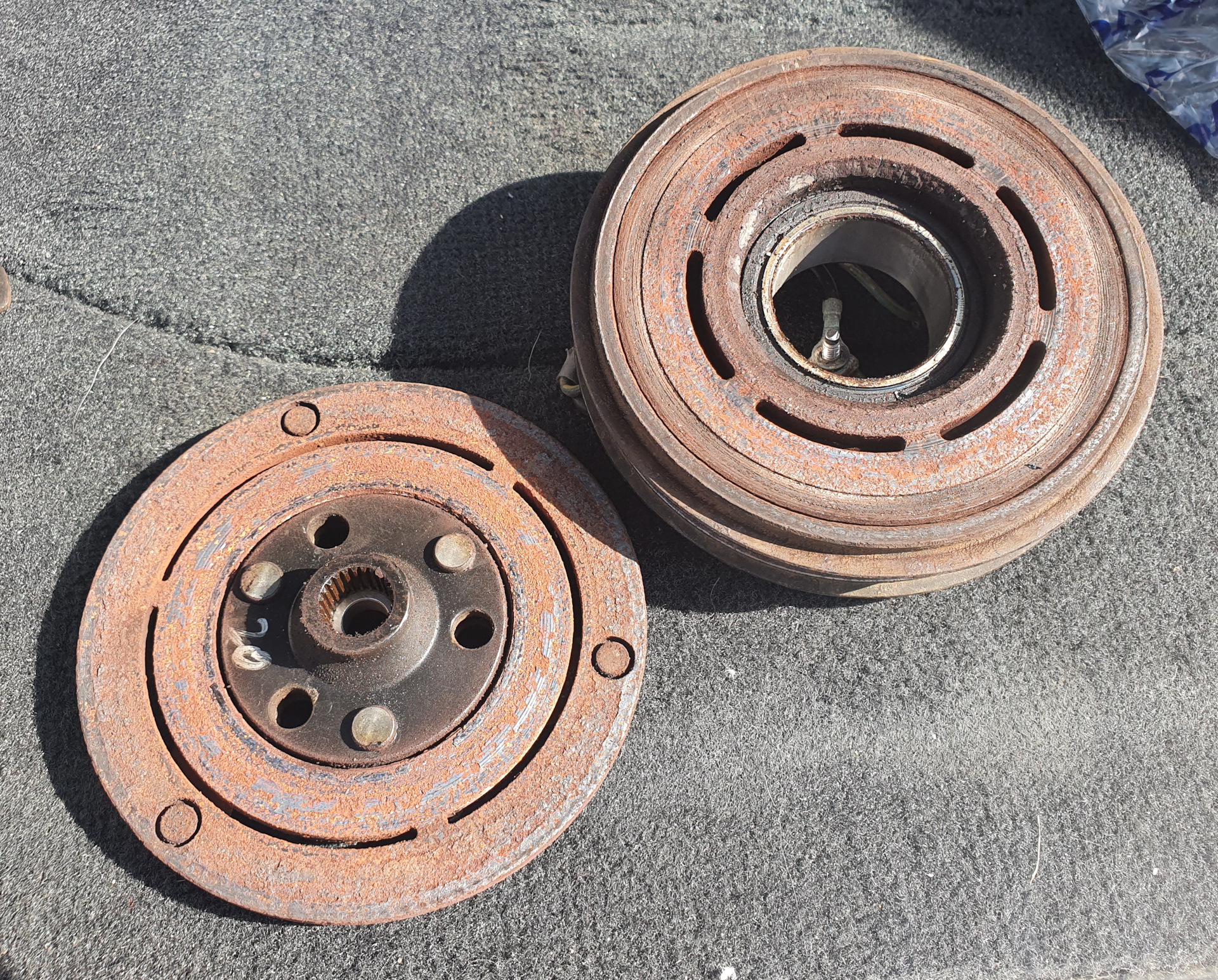 Замена муфты компрессора кондиционера — Volvo XC60 (1G), 2,5 л, 2014 ...