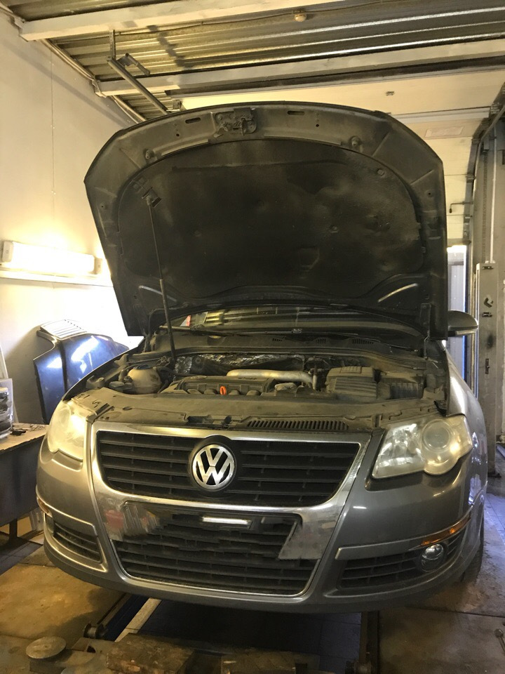 Замена передних амортизаторов и опорников — Volkswagen Passat B6, 2 л ...