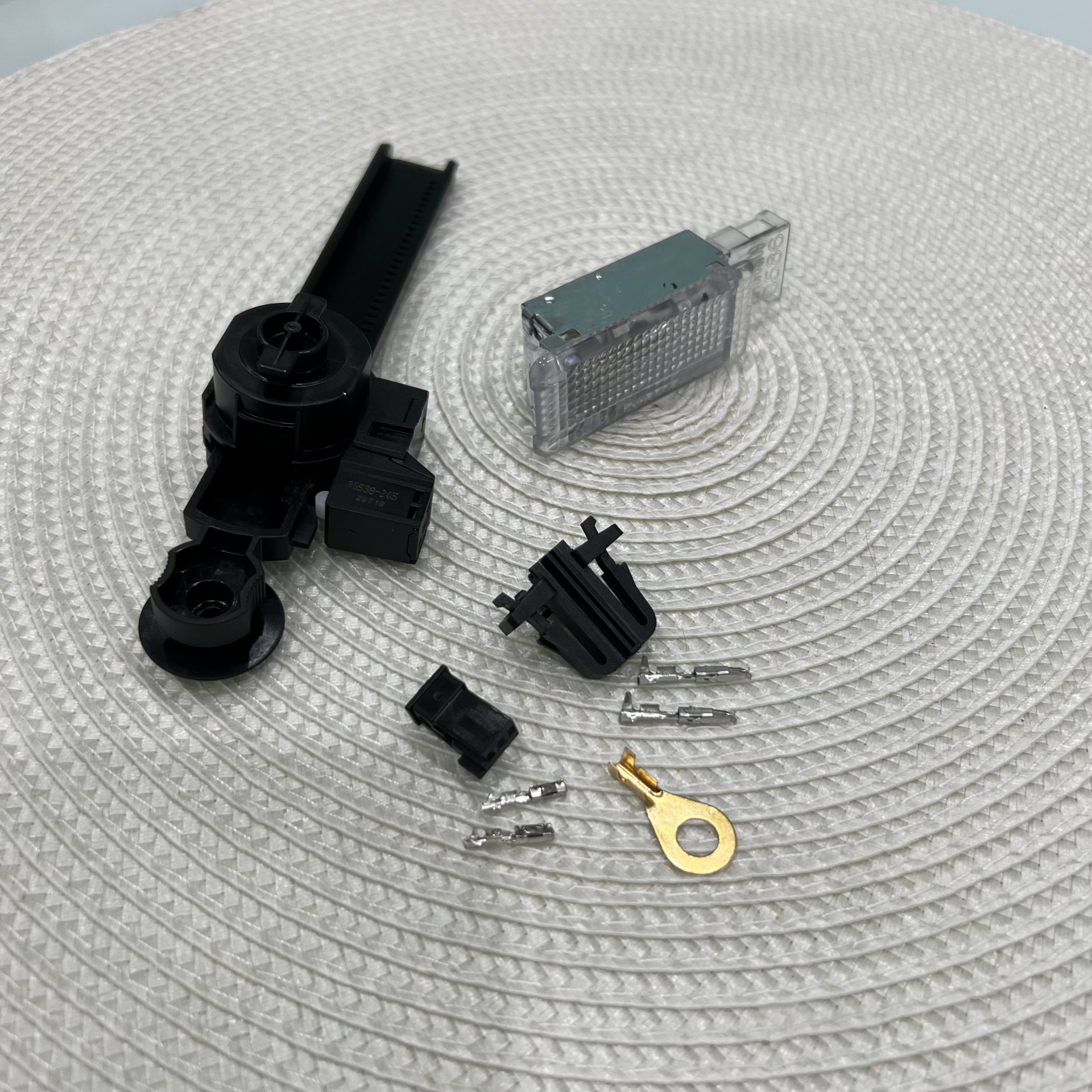 Освещение и охлаждение вещевого ящика — Volkswagen Taos, 1,4 л, 2021 ...