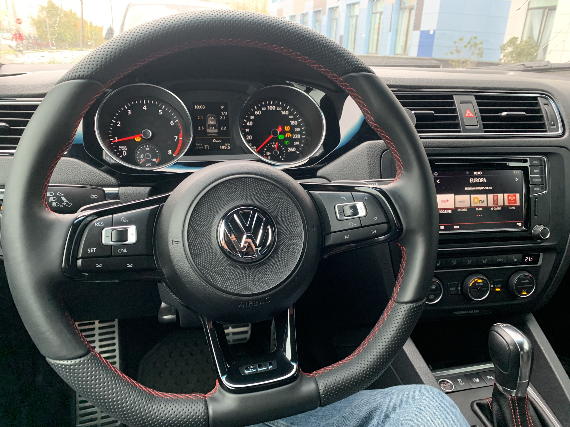Глянцевый декор + руль GLi — Volkswagen Jetta VI, 1,4 л, 2013 года ...