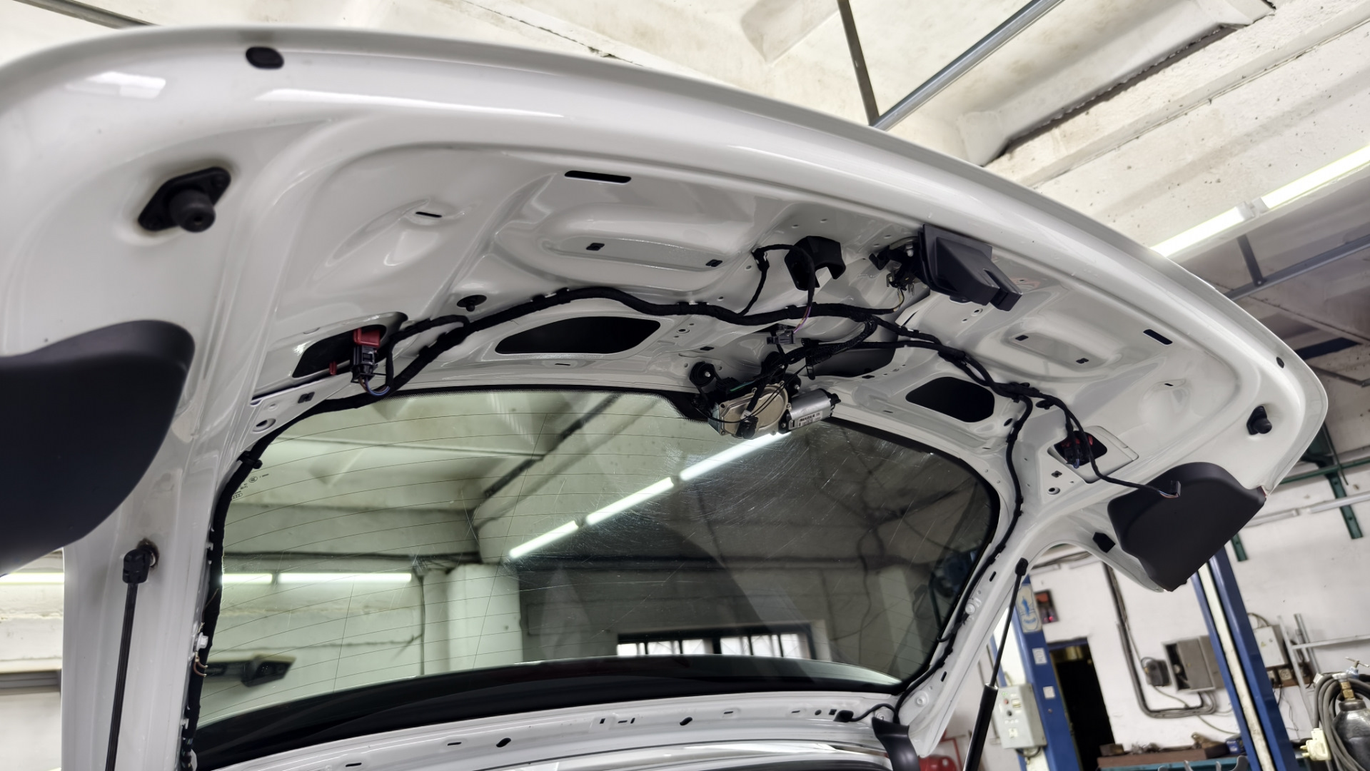 Замена форсунок омывателя, дворников лобового стекла и моторчика ...