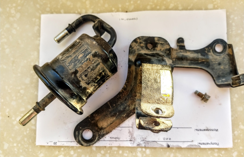 Замена топливного фильтра. А кто еще его менял на 2UZ? — Toyota Land ...