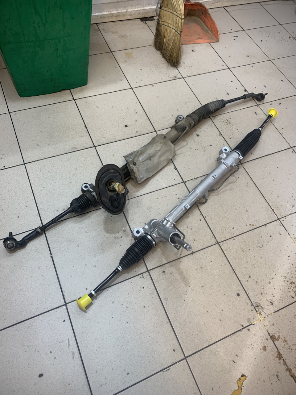 Замена рулевой рейки — Ford Focus Sedan II, 1,6 л, 2011 года | поломка ...