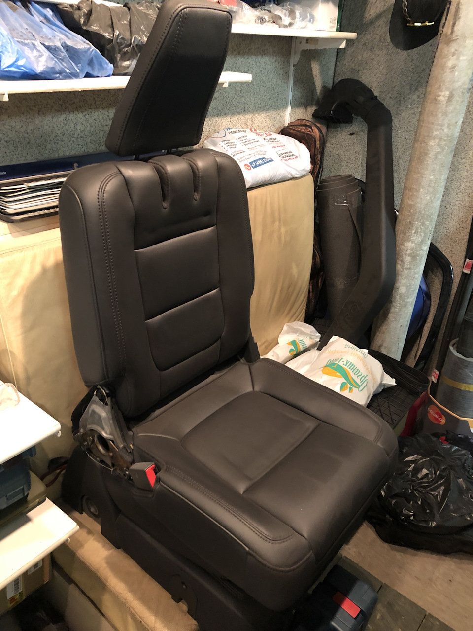 Задние сидения — Nissan Patrol (K160), 3,3 л, 1983 года | тюнинг | DRIVE2