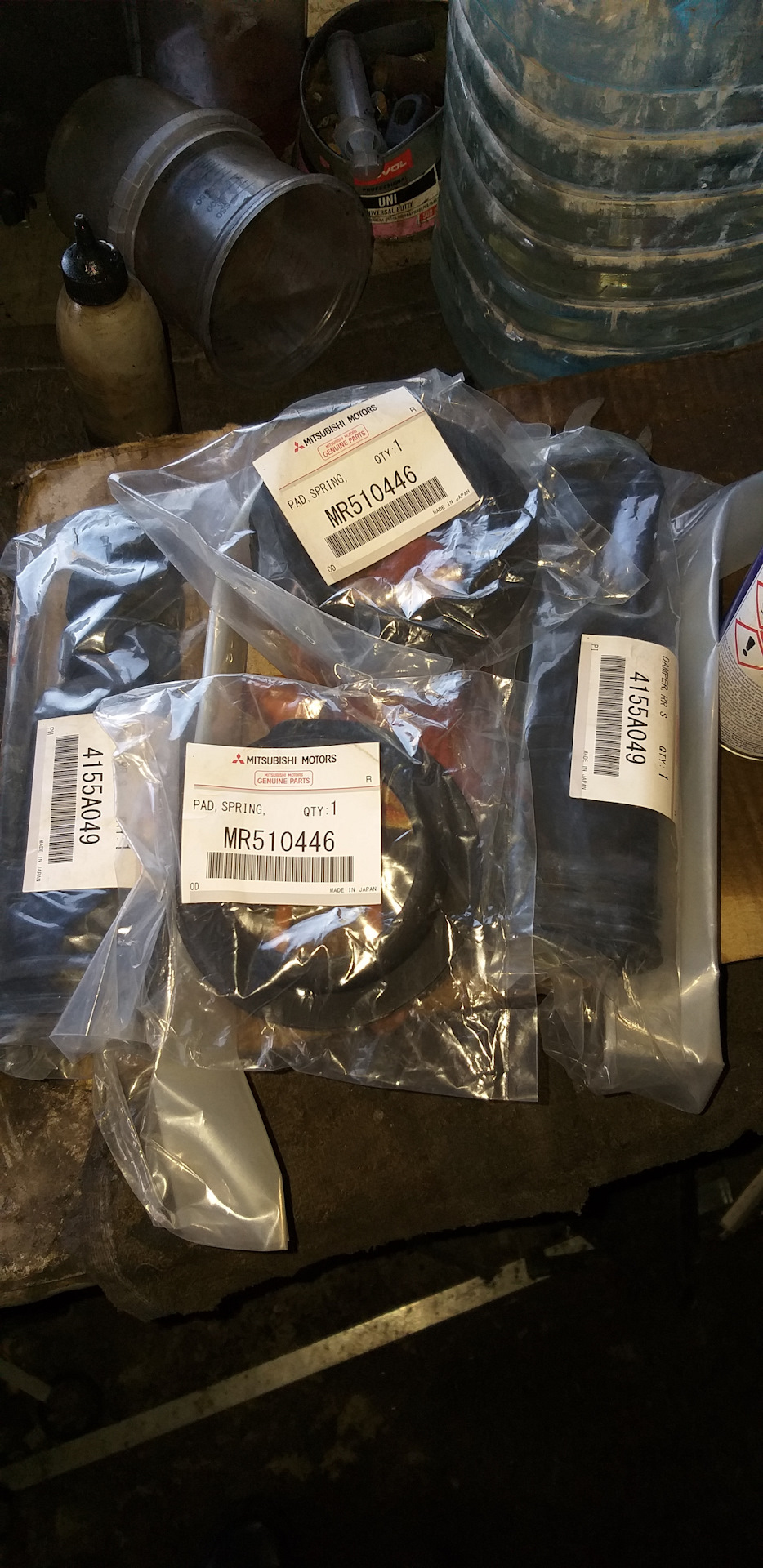 4155A049 Пыльник заднего амортизатора MMC AIRTREK 01-05/ASX 10-/LANCER ...