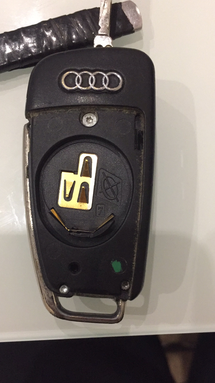 Замена корпуса ключа — Audi A4 (B7), 1,8 л, 2006 года | аксессуары | DRIVE2