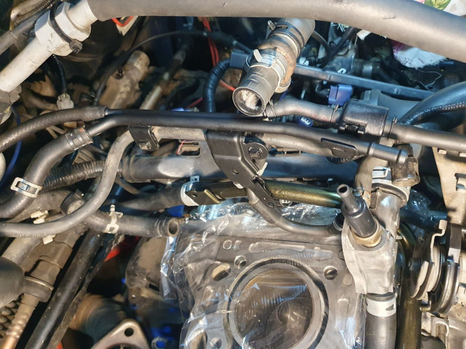 Обслуживание трубки ВУТ и Адсорбера — Honda Civic Coupe (7G), 2 л, 2001 ...