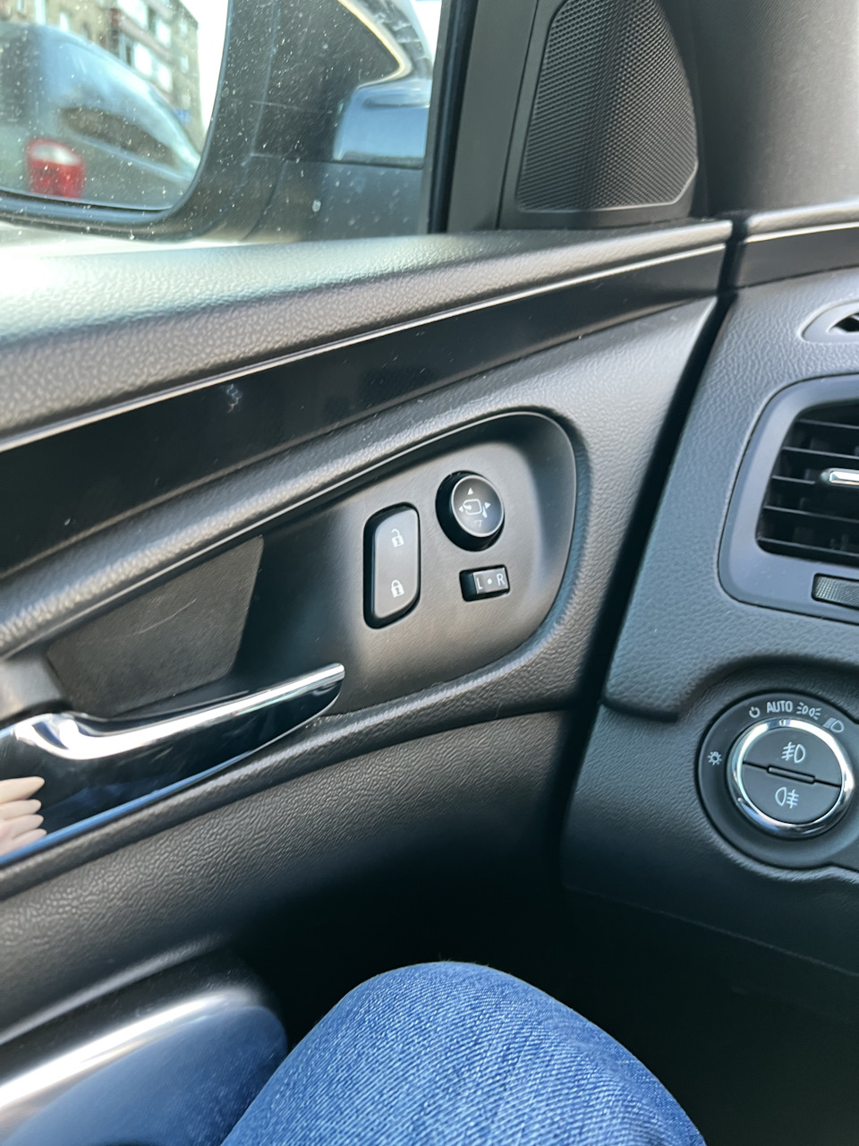 Замена кнопки центрального замка — Opel Insignia Sports Tourer (1G), 1 ...