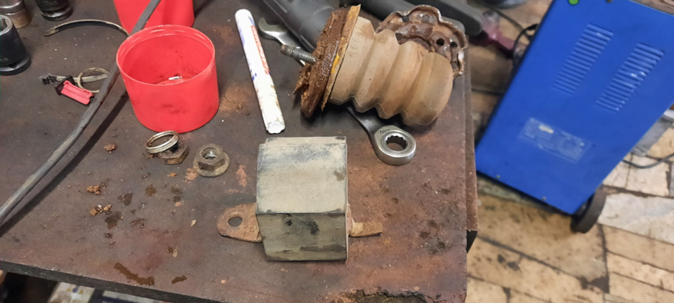 Отбойники рессор. — Chrysler Grand Voyager IV (North America), 3,3 л ...