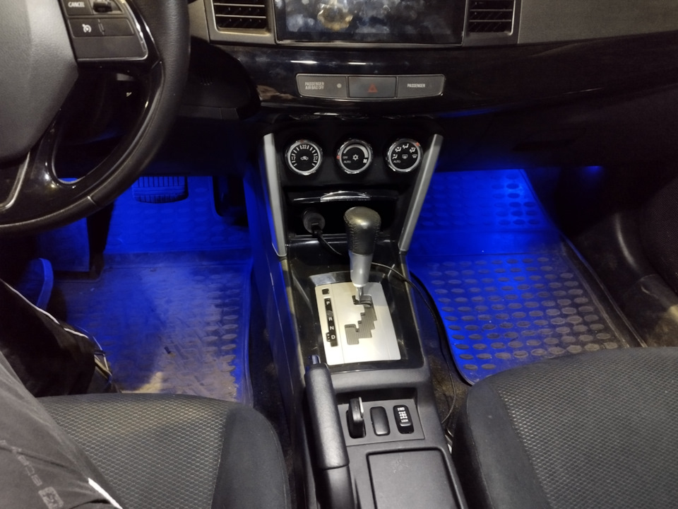 Бесполезные доработки ( подсветка ног + подсветка ЭСП ) — Mitsubishi ...