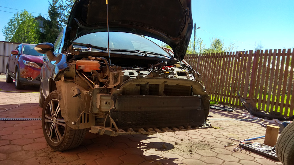 Демонтаж бампера. — Ford Fiesta (Mk VI), 1,6 л, 2016 года | наблюдение ...