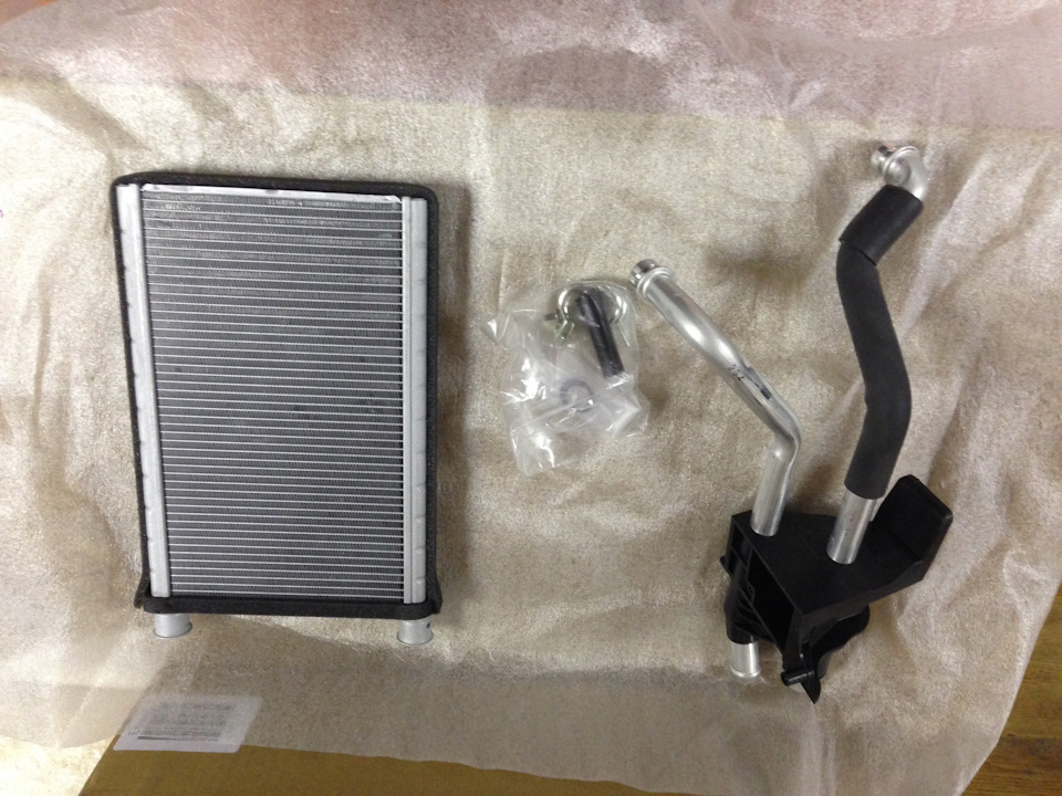 Замена радиатора отопителя салона. — BMW 1 series (E81/E87), 2 л, 2005 ...