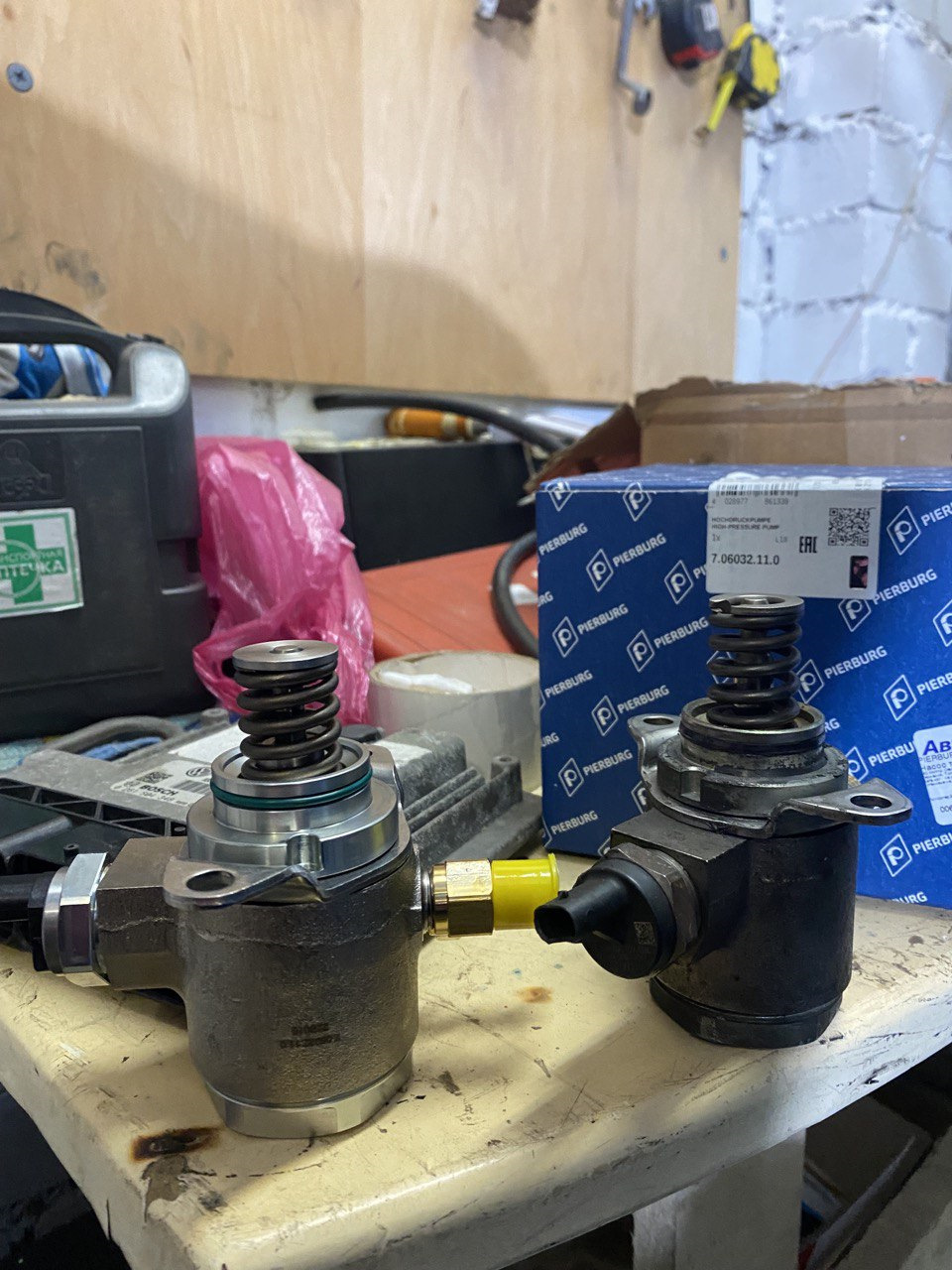 706032110 Насос высокого давления VAG PIERBURG | Запчасти на DRIVE2