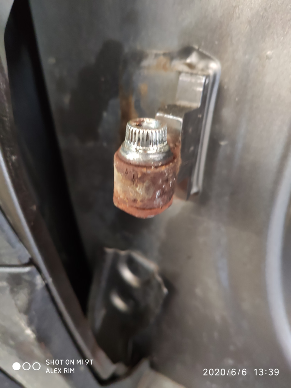 Ремонт петель двери 👻 — Volvo XC70 III, 2,4 л, 2010 года | кузовной ...