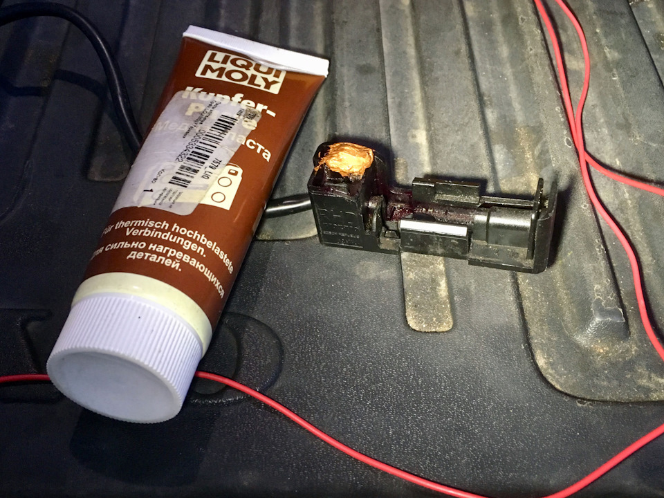 Замок капота 31356007 — нового хватило на год — Volvo XC70 III, 2,4 л ...