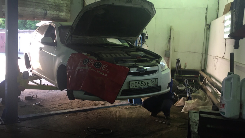 Замена передних стоик и колодок ручника — Chevrolet Epica, 2 л, 2011 ...