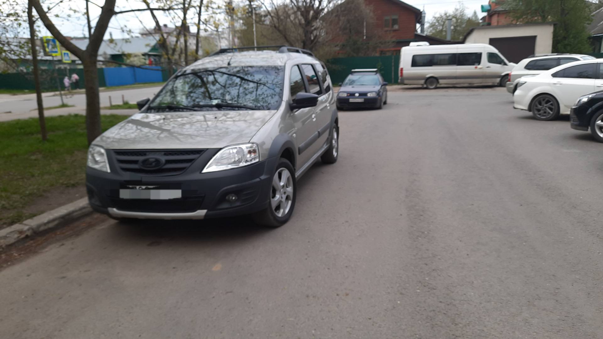 Lada Largus Cross 1.6 бензиновый 2018 | "Семейный Bus" на DRIVE2