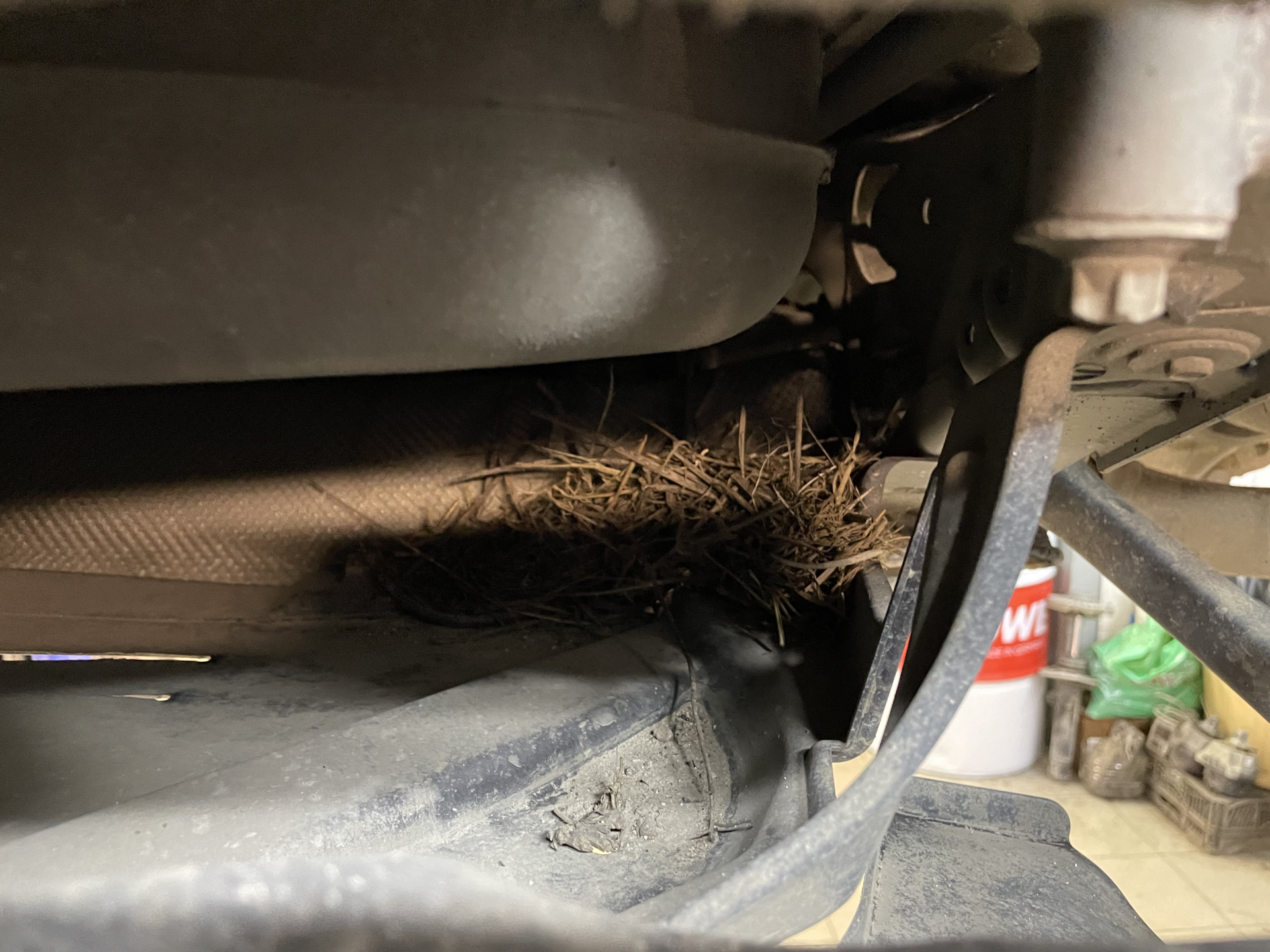 Замена переднего правого амортизатора — BMW X2 (F39), 2 л, 2018 года ...