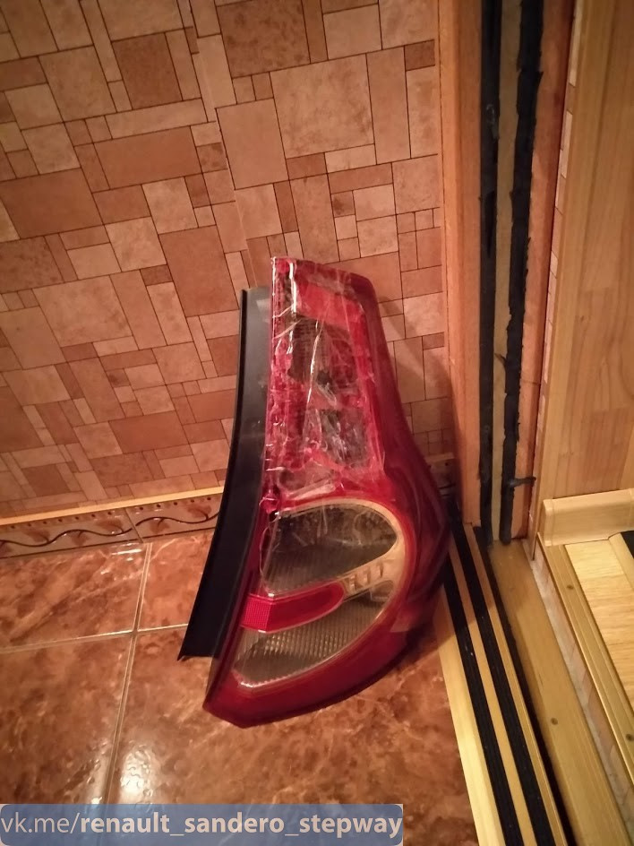 Раздолбали сами себе заднюю правую фару . — Renault Sandero Stepway (1G ...