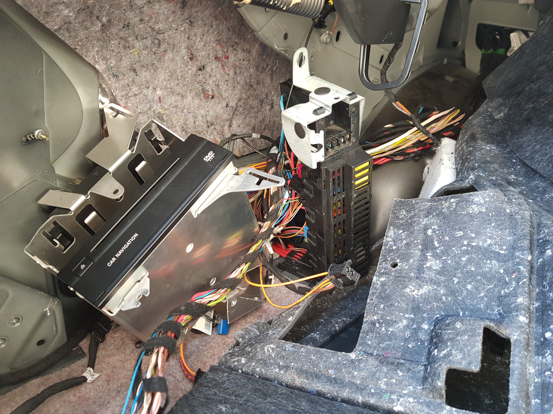 subwoofer на w211 — Mercedes-Benz E-Class (W211), 2,6 л, 2005 года ...