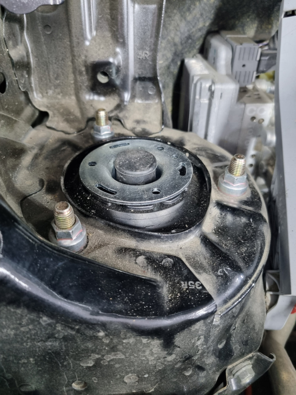 Занижение RS-R — Toyota Voxy (3G), 1,8 л, 2017 года | визит на сервис ...