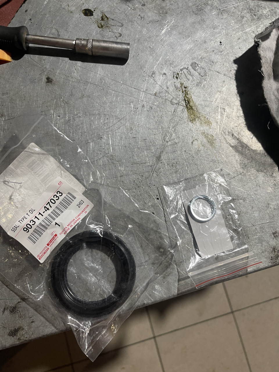 Замена сальника переднего левого привода. — Lexus LS (USF40/41), 4,6 л ...