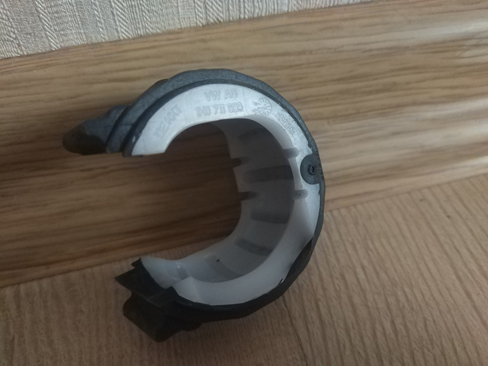 1K0711699 Вкладыш кулисы КПП / 97~ VAG | Запчасти на DRIVE2