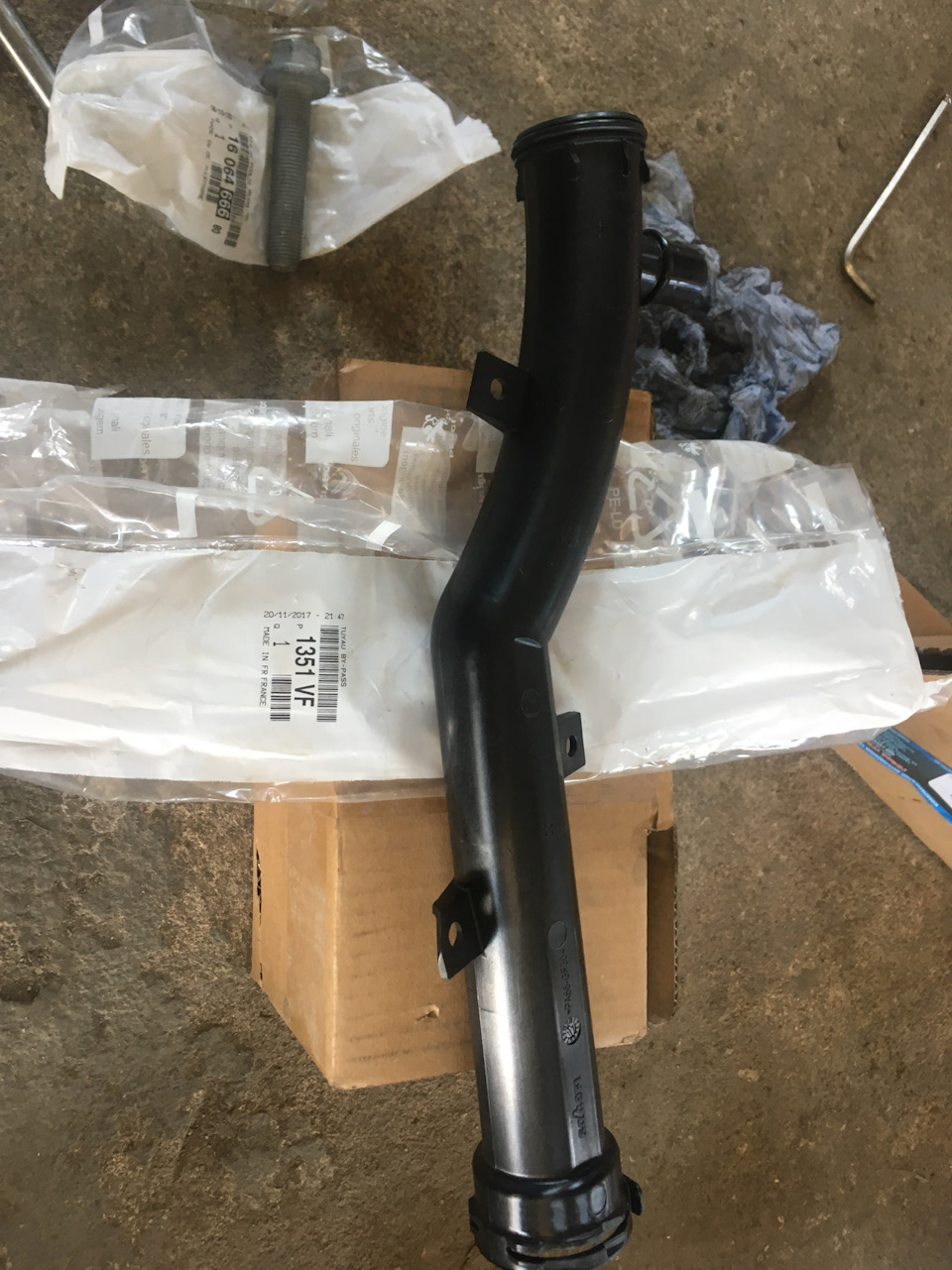 1351VF Патрубок системы охлажд PSA 308,408,3008,508, Partner/Berlingo ...